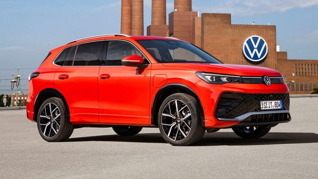 The 2025 Volkswagen Tiguan R-Line arrives in the UK with five variants ...